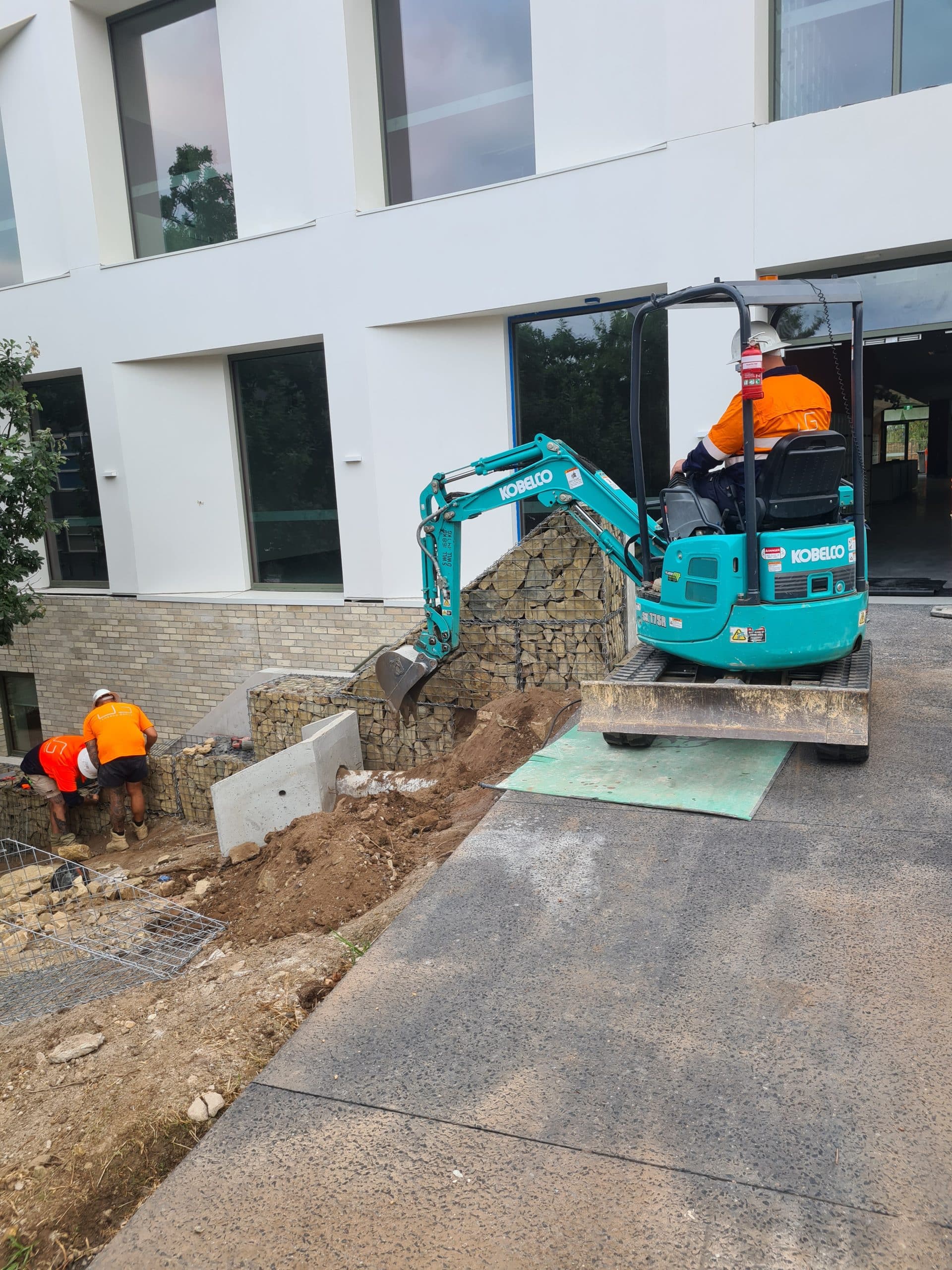 Building Retaining Walls on Difficult or Tight Access Sites in ...